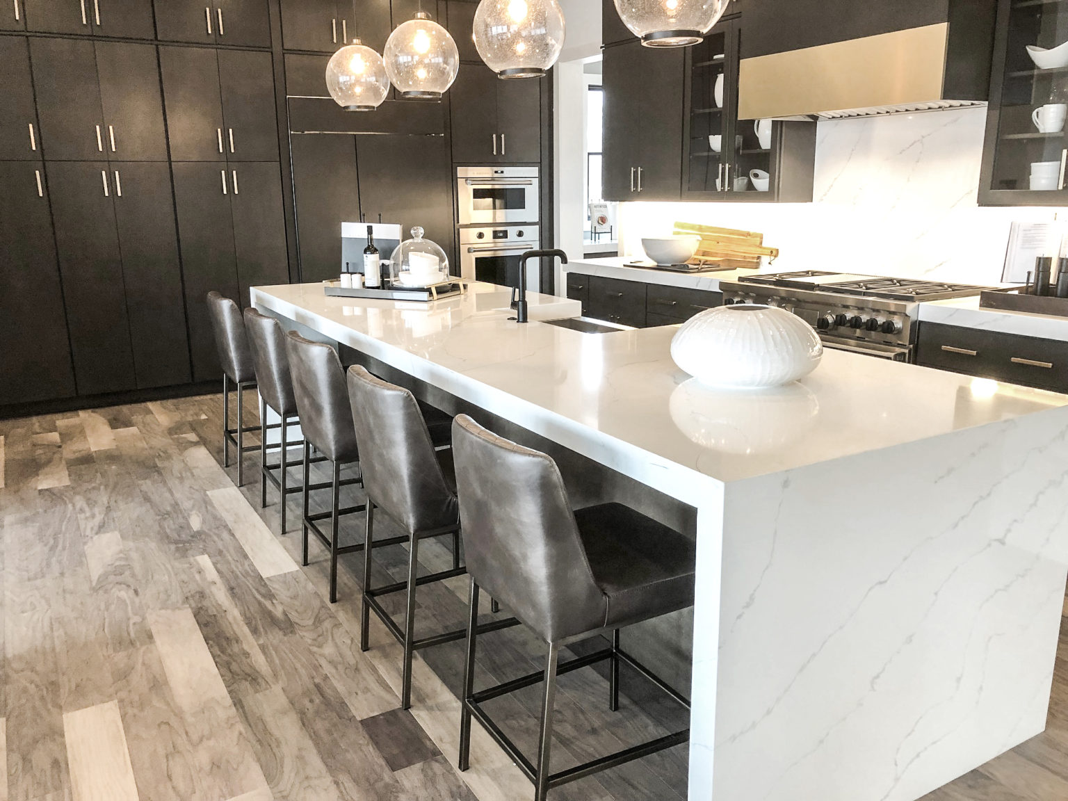 White Quartz Countertops - Calacatta Ultra White Quartz Countertops